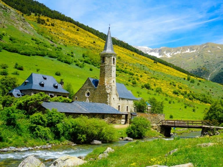 Hiking in the Pyrenees (Pyrenees Trekking) - Kokopeli